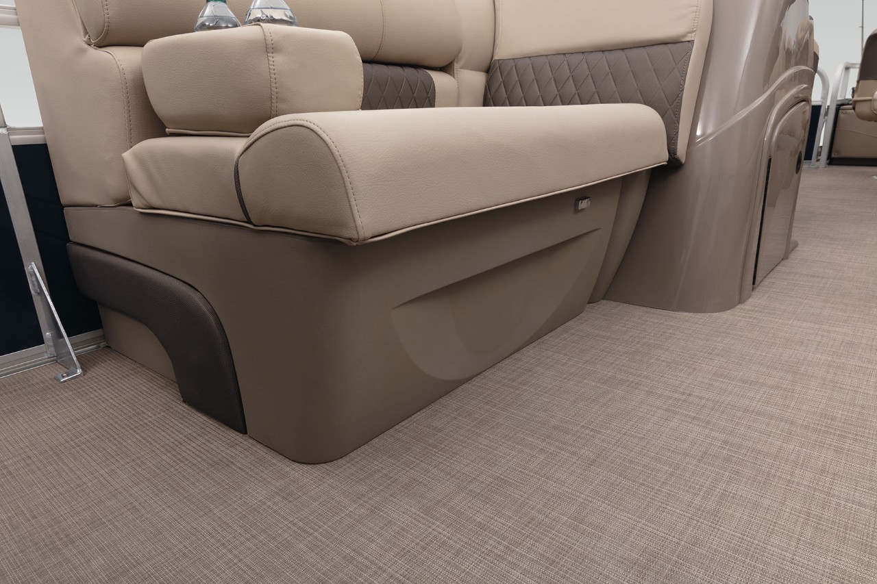 SUN TRACKER Pontoons Quality Manufacturing