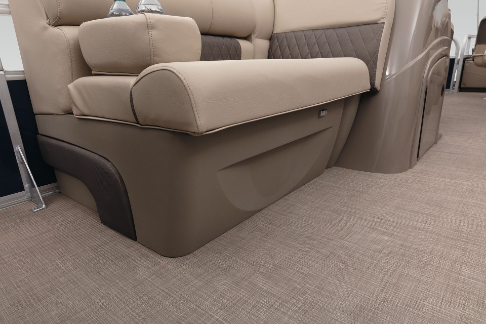 SUN TRACKER Pontoons Quality Manufacturing
