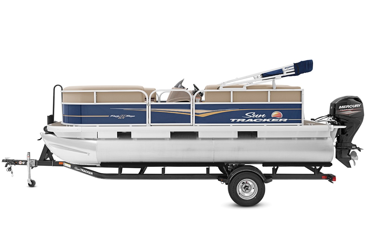 SUN TRACKER Recreational Pontoon Boats
