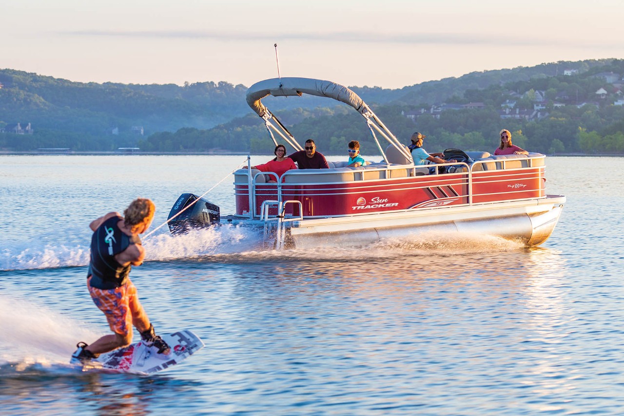 SUN TRACKER Pontoon Boats