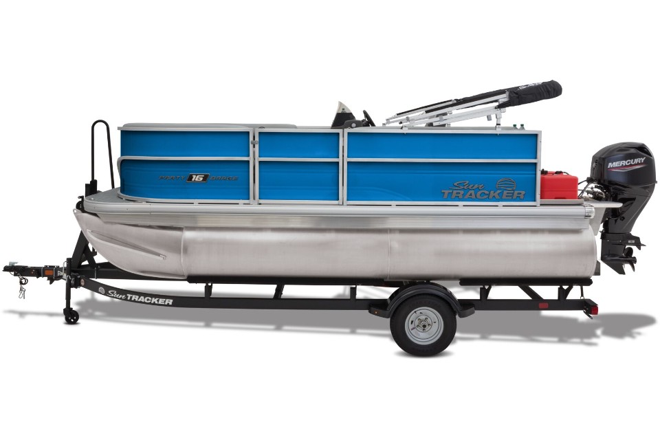 SUN TRACKER Recreational Pontoon Boats