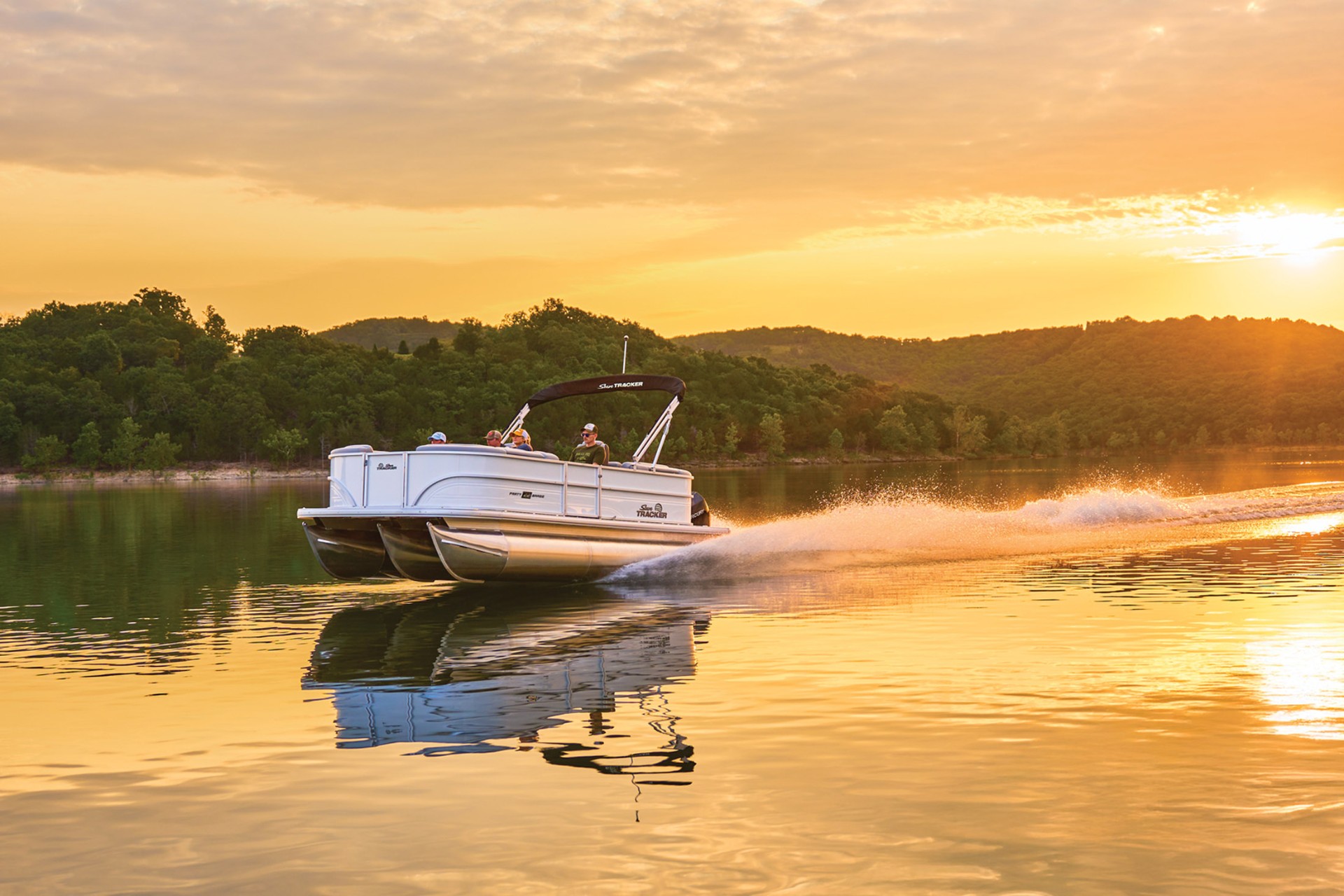 SUN TRACKER PARTY BARGE 22 XP3 | 24ft. 2 in. Recreational Pontoon