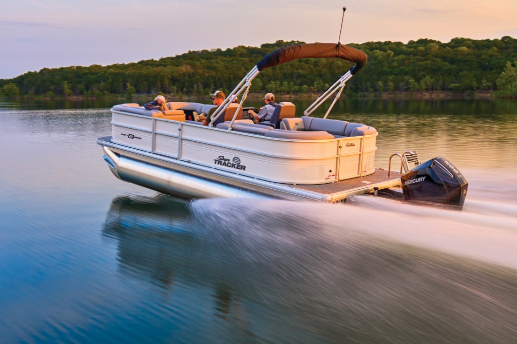 SUN TRACKER Pontoon Boats
